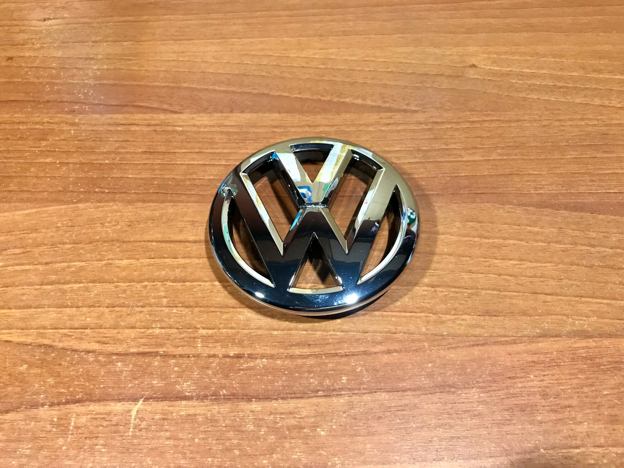 Эмблема значок шильдик Volkswagen Polo, для решетки радиатора, на 2010-2014