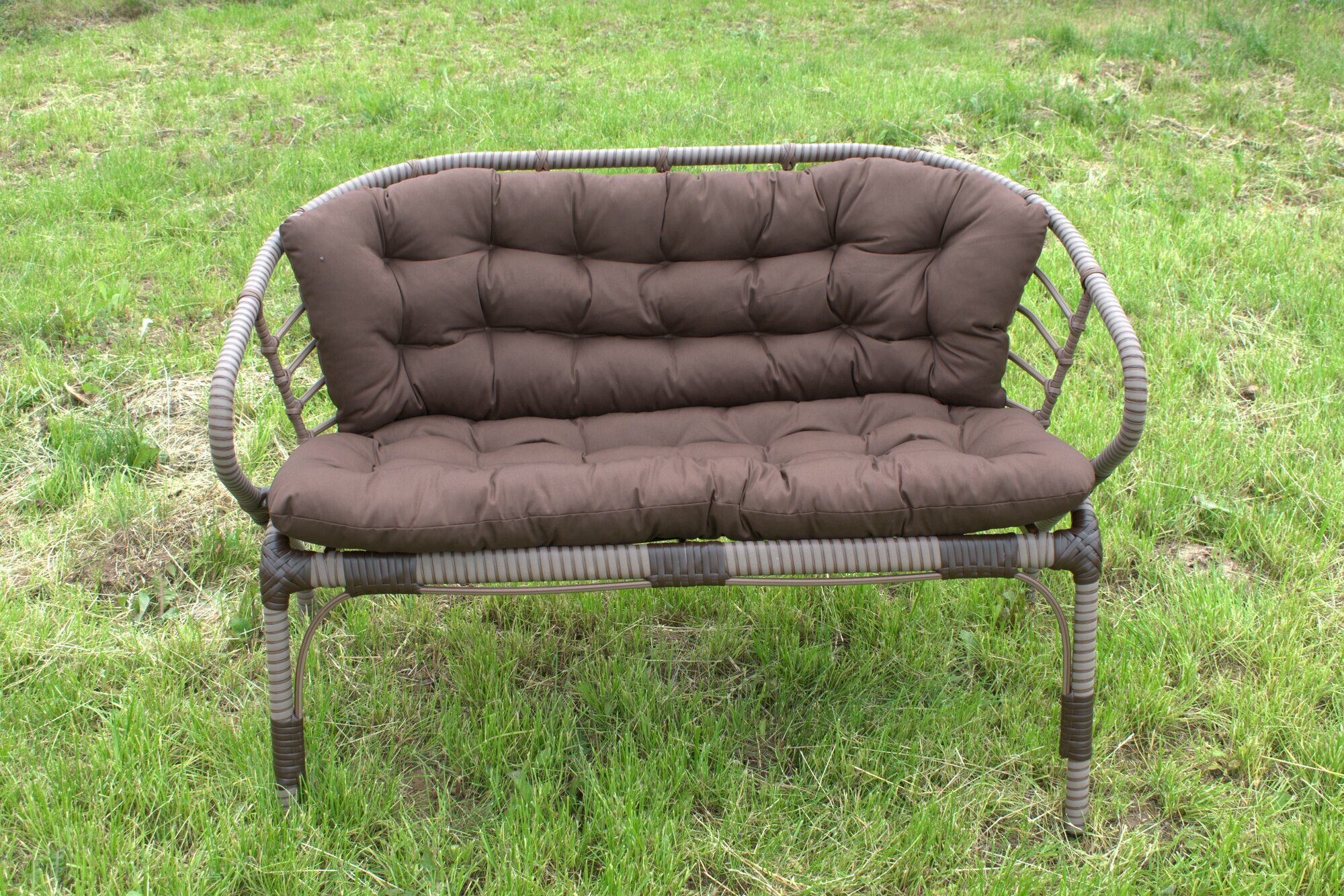 Диван садовый из ротанга с подушками коричневый