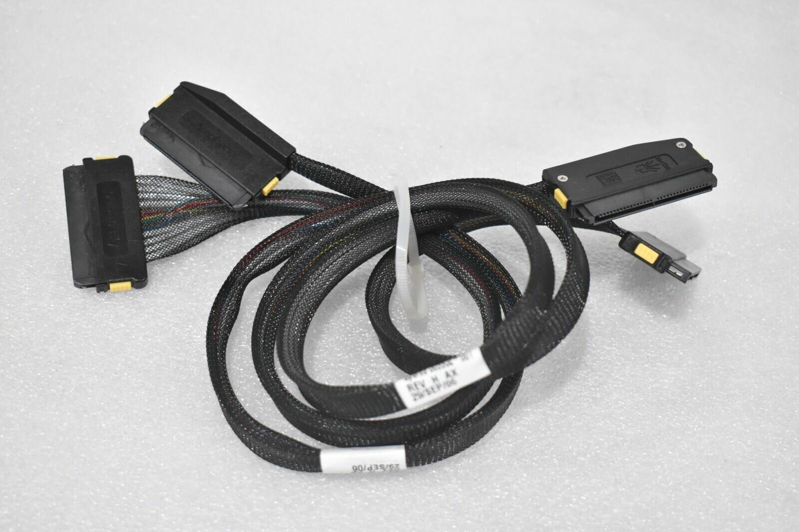 Кабель HP 389952-001, SAS, 1XSFF-8484 (32PIN) TO 1XSFF-8484 (32PIN) (корзина) 80CM/0,8M