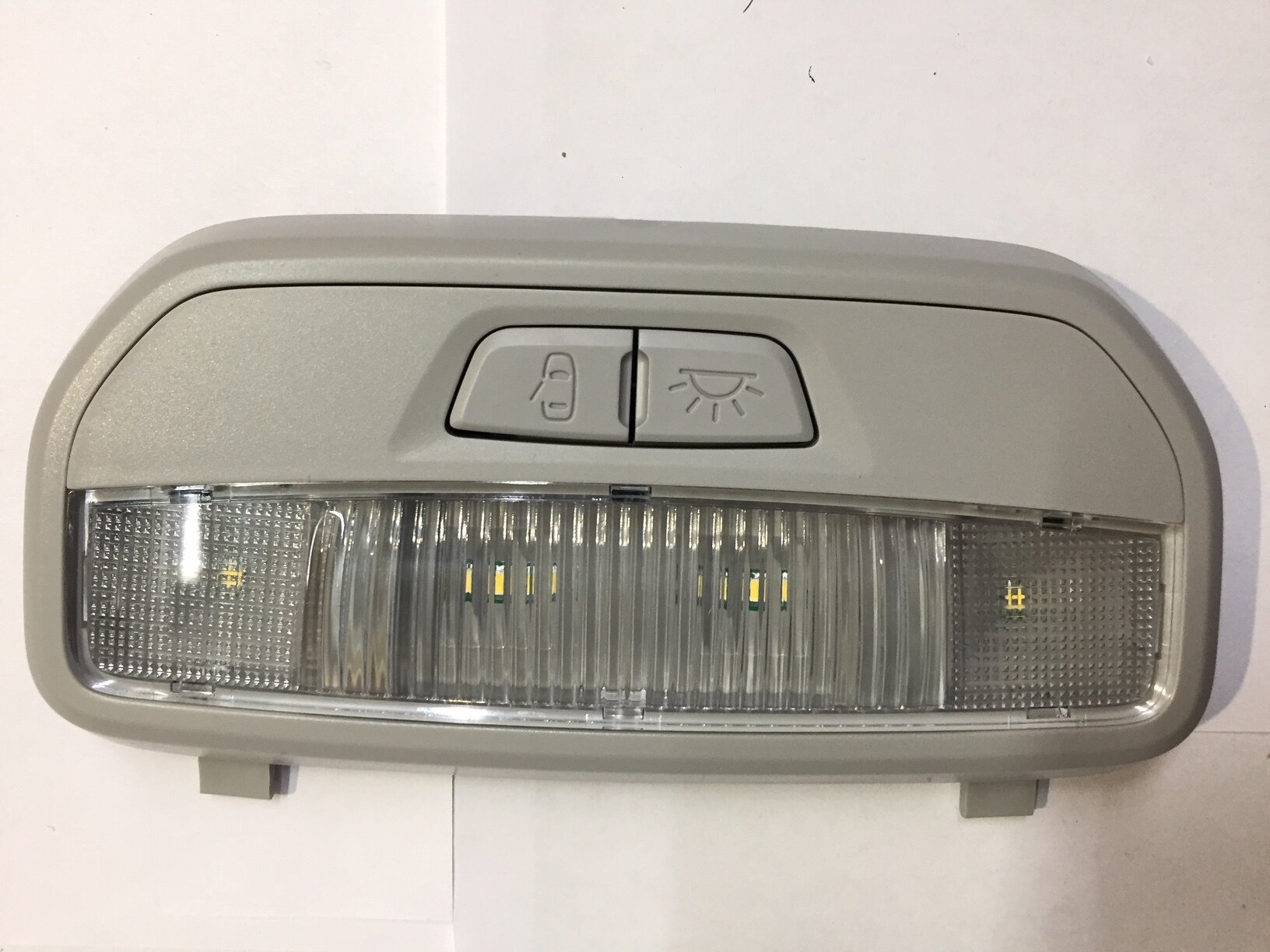 Плафон освещения салона 2 ряда ( светлый )Лада Веста