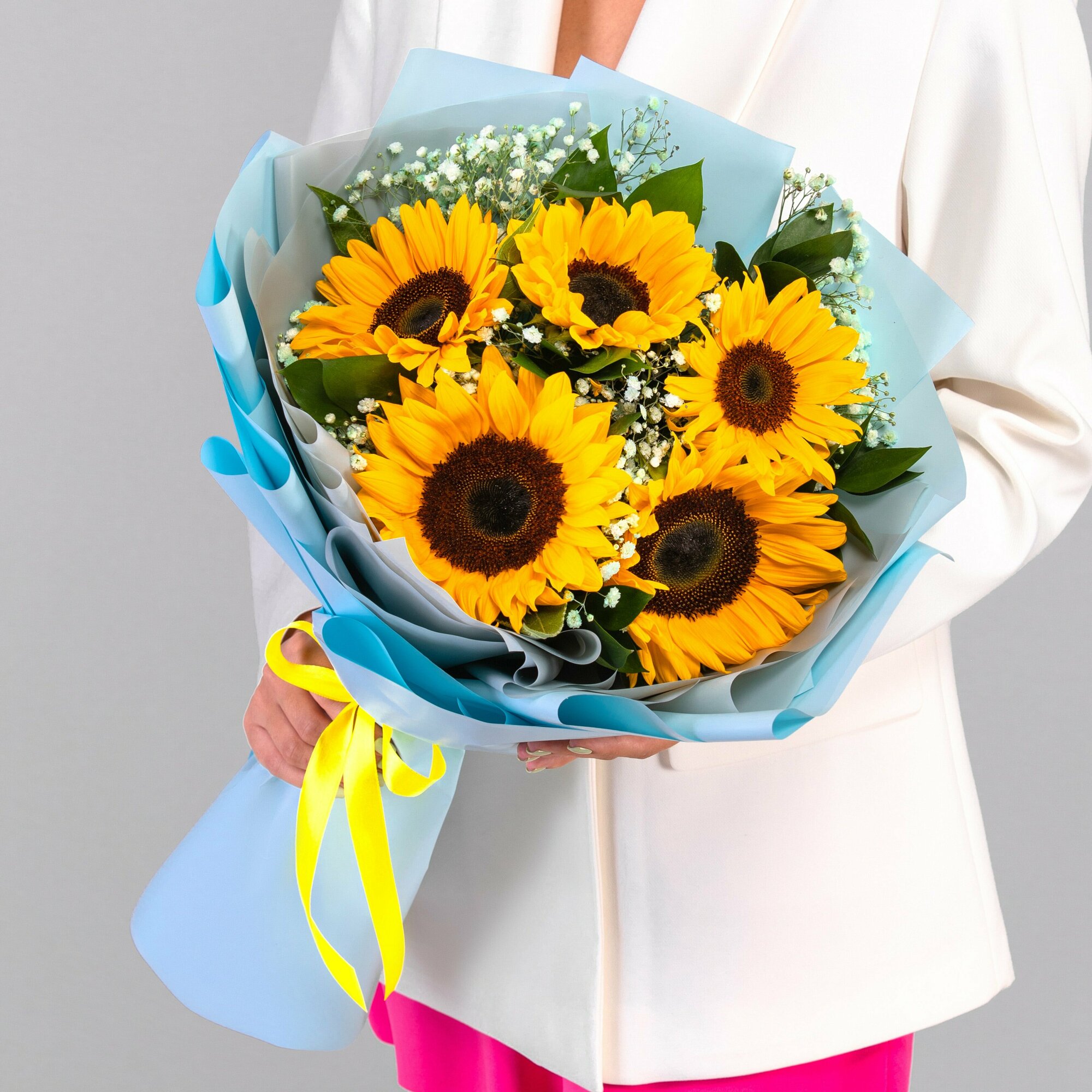 Дуо-букет Мегацвет24 "Пересвет", подсолнух и гипсофила, дизайнерская упаковка