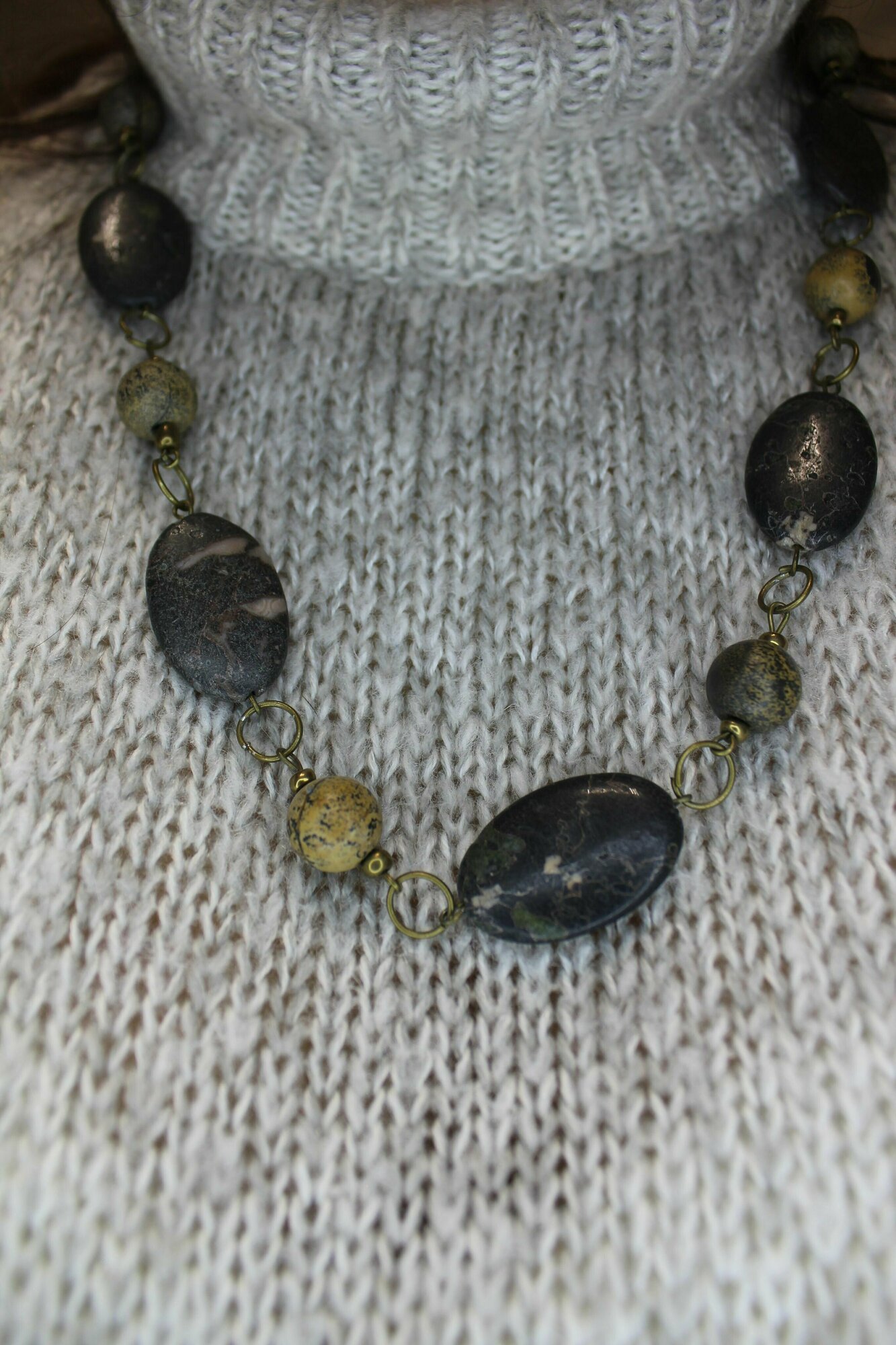 Колье, яшма