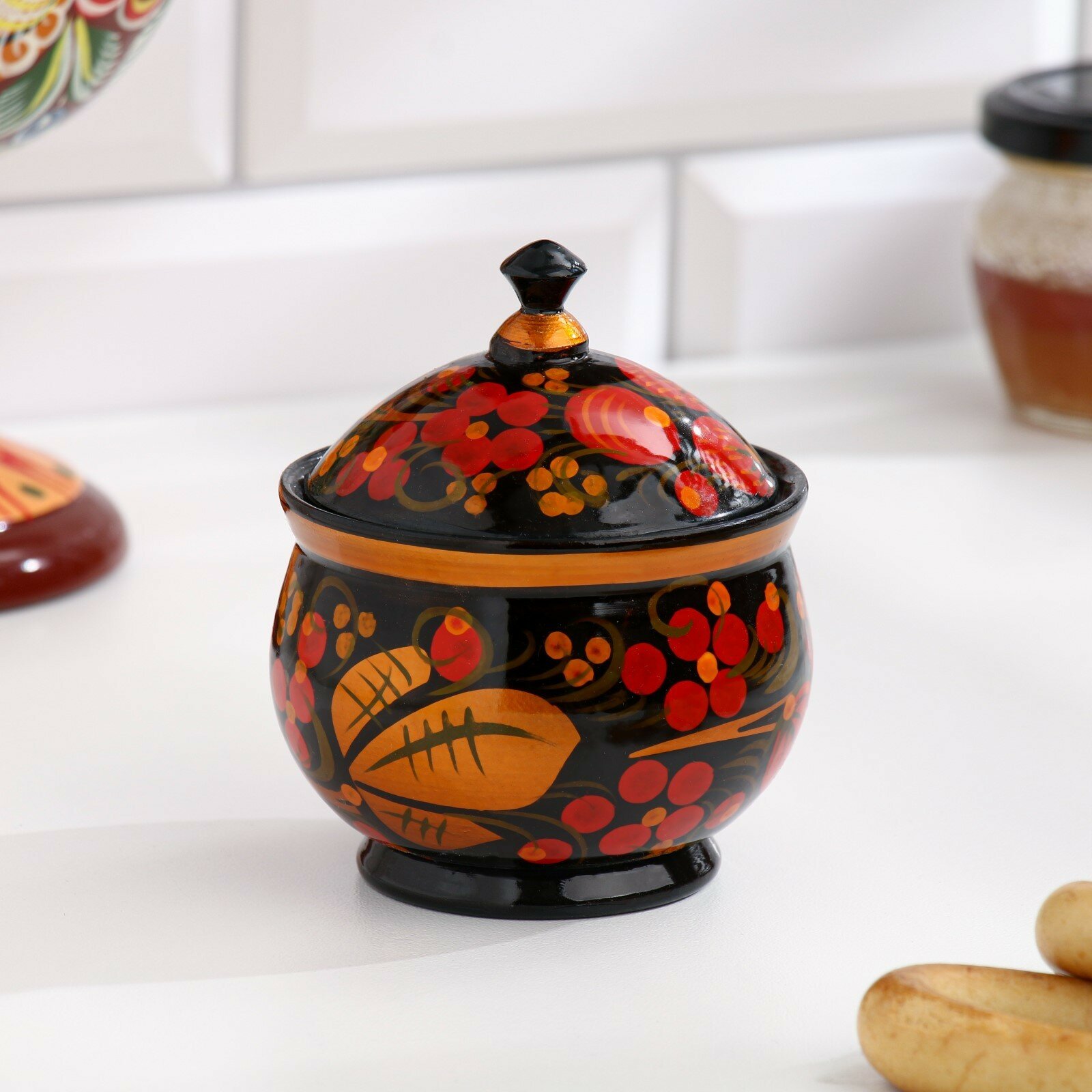 Солонка с крышкой «Ягодка», 9×6.5 см, хохлома, дерево