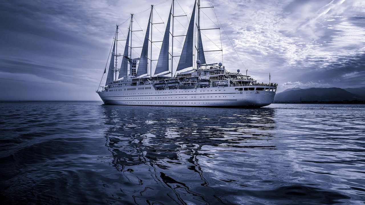 Картина на холсте 110x60 LinxOne "Корабль парусник море паруса" интерьерная для дома / на стену / на кухню / с подрамником