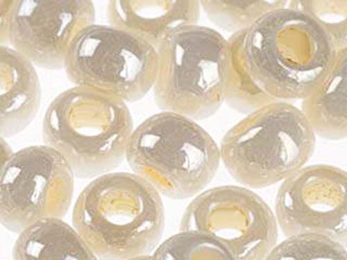 Бисер Preciosa 46113 Жемчужный слоновая кость (10/0) 2.3 мм, 5 г, цена за 2 уп.