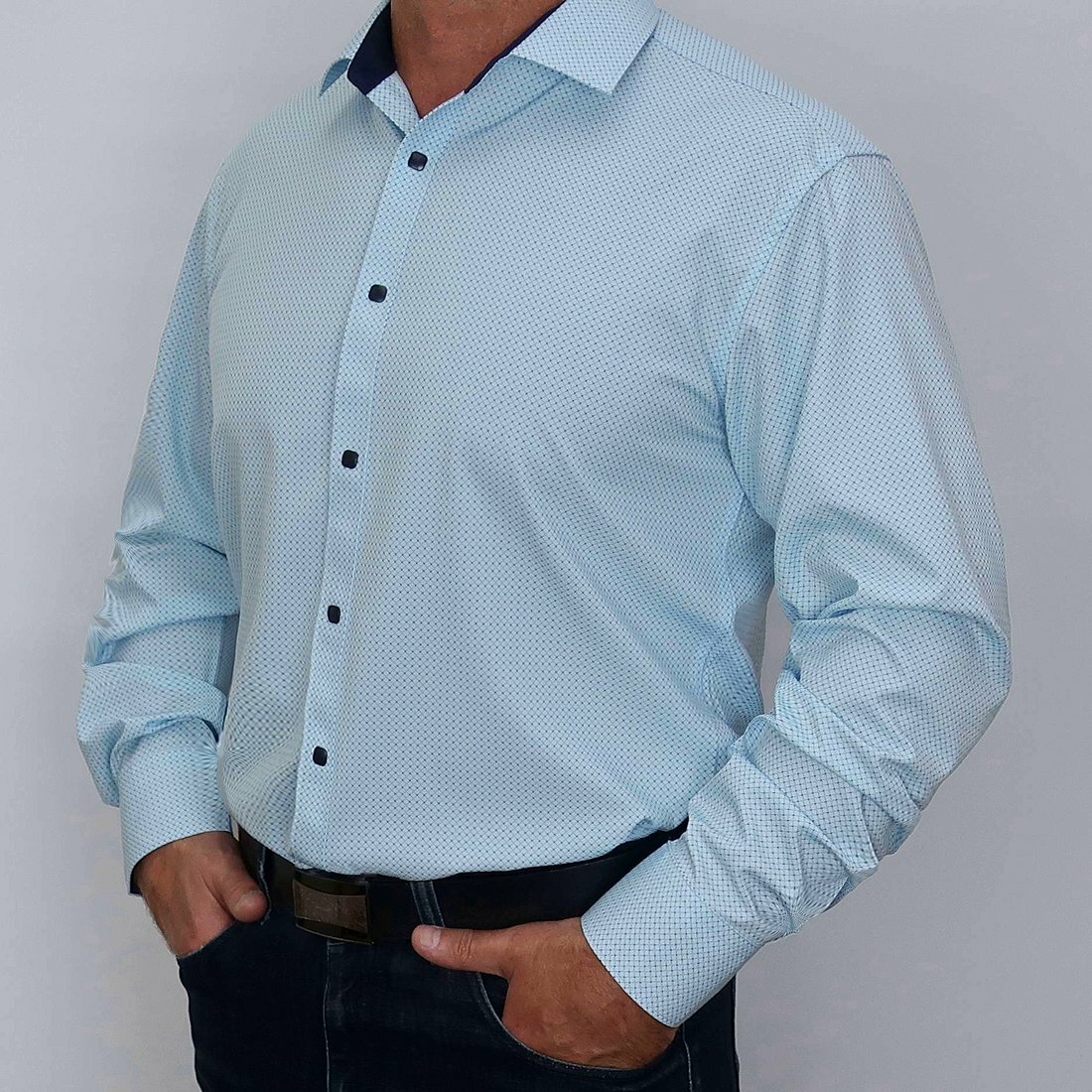 Рубашка Мужская рубашка с длинным рукавом приталенная, светлая сорочка на кнопках, рубаха на любой сезон, бирюзовая в мелкий рисунок, без карманов, с отделкой рубашка Slim fit с приталенным кроем зауженная