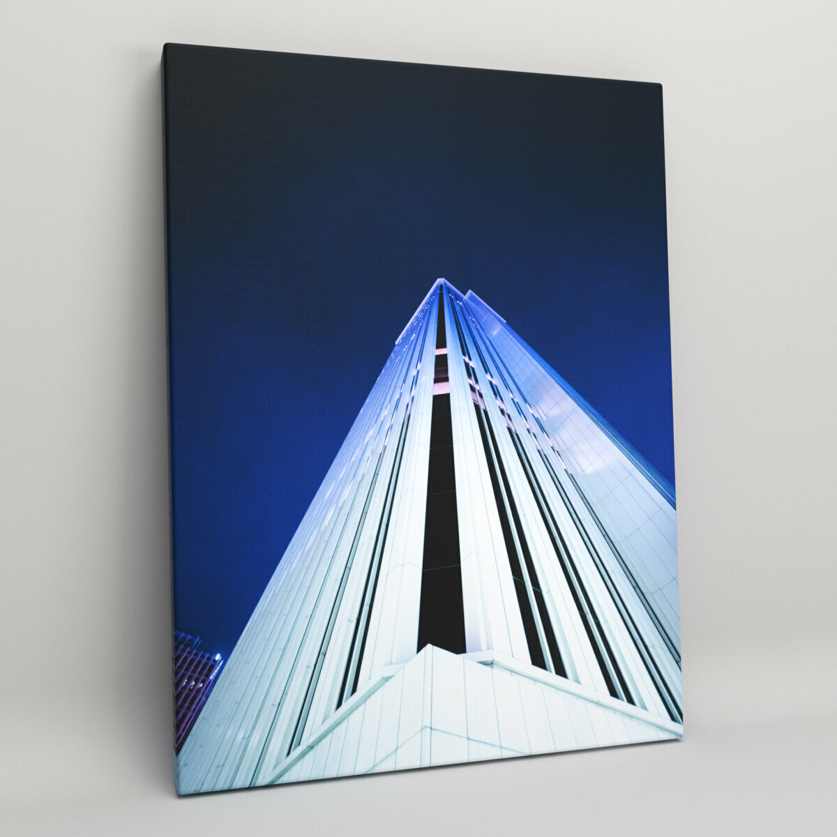 Картина на холсте (интерьерный постер) "Белый небоскреб" архитектура, с деревянным подрамником, размер 45x60 см