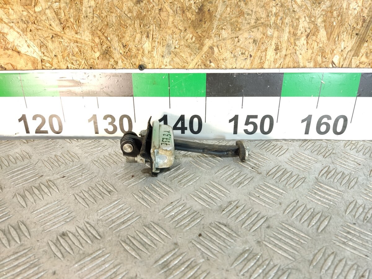 Ограничитель двери задний FORD Focus 2005-2008 3M51R23500