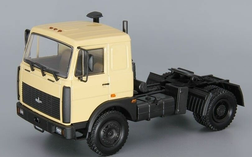 Масштабная модель грузовика коллекционная Минский 54327 седельный тягач (1988-1999), бежевый