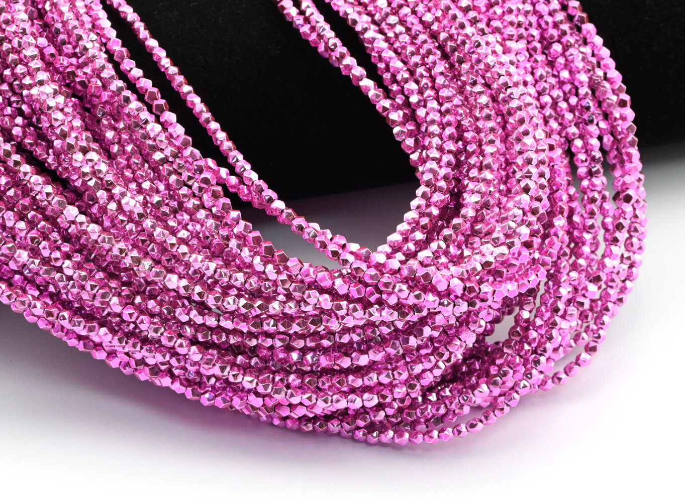 Бусины из гематита шарик гр.3мм цв. малиновый, 40см, 140 бусин .