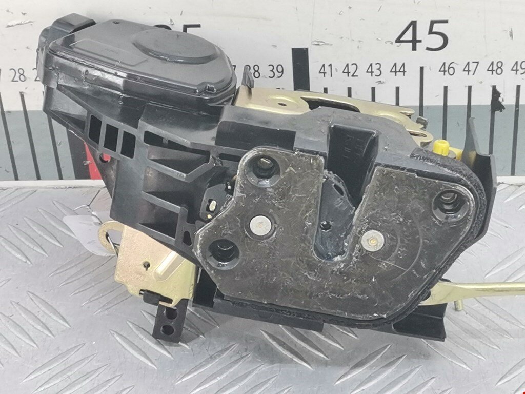 Замок двери передней правой Hyundai Matrix 8132017120 арт. 2175556