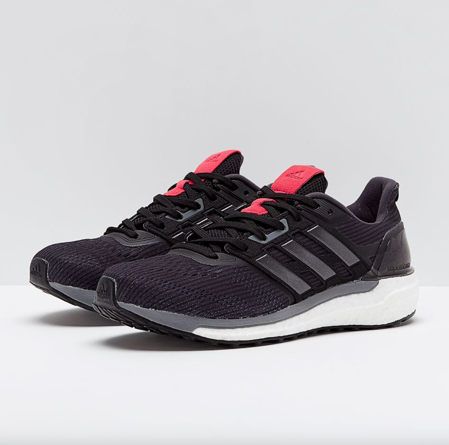 Кроссовки Supernova