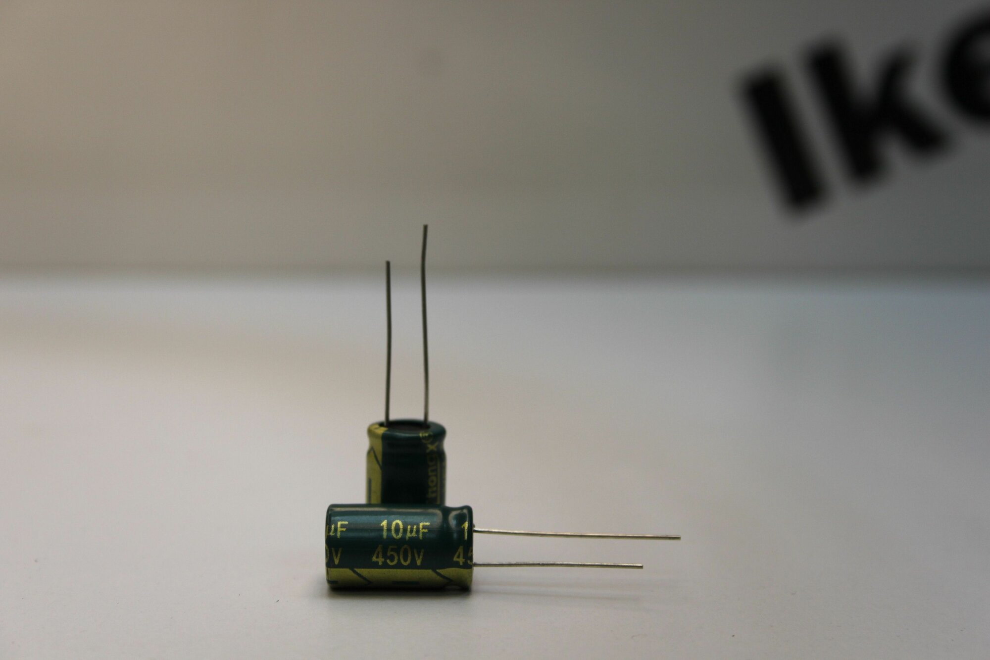 Конденсатор электролитический 10мкФ 450В (10uF-450V, -40+130C)