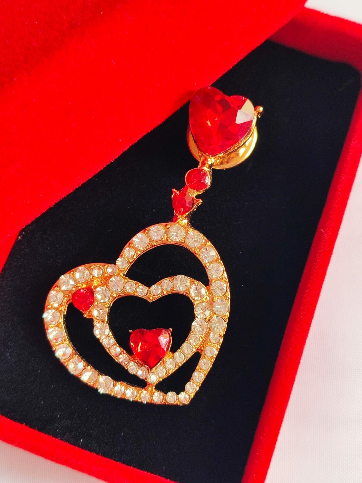 Брошь, стразы