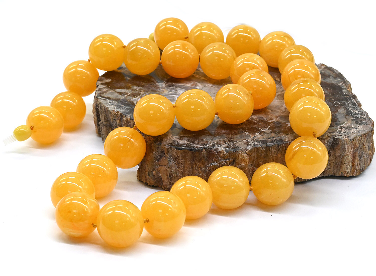 Бусы, янтарь