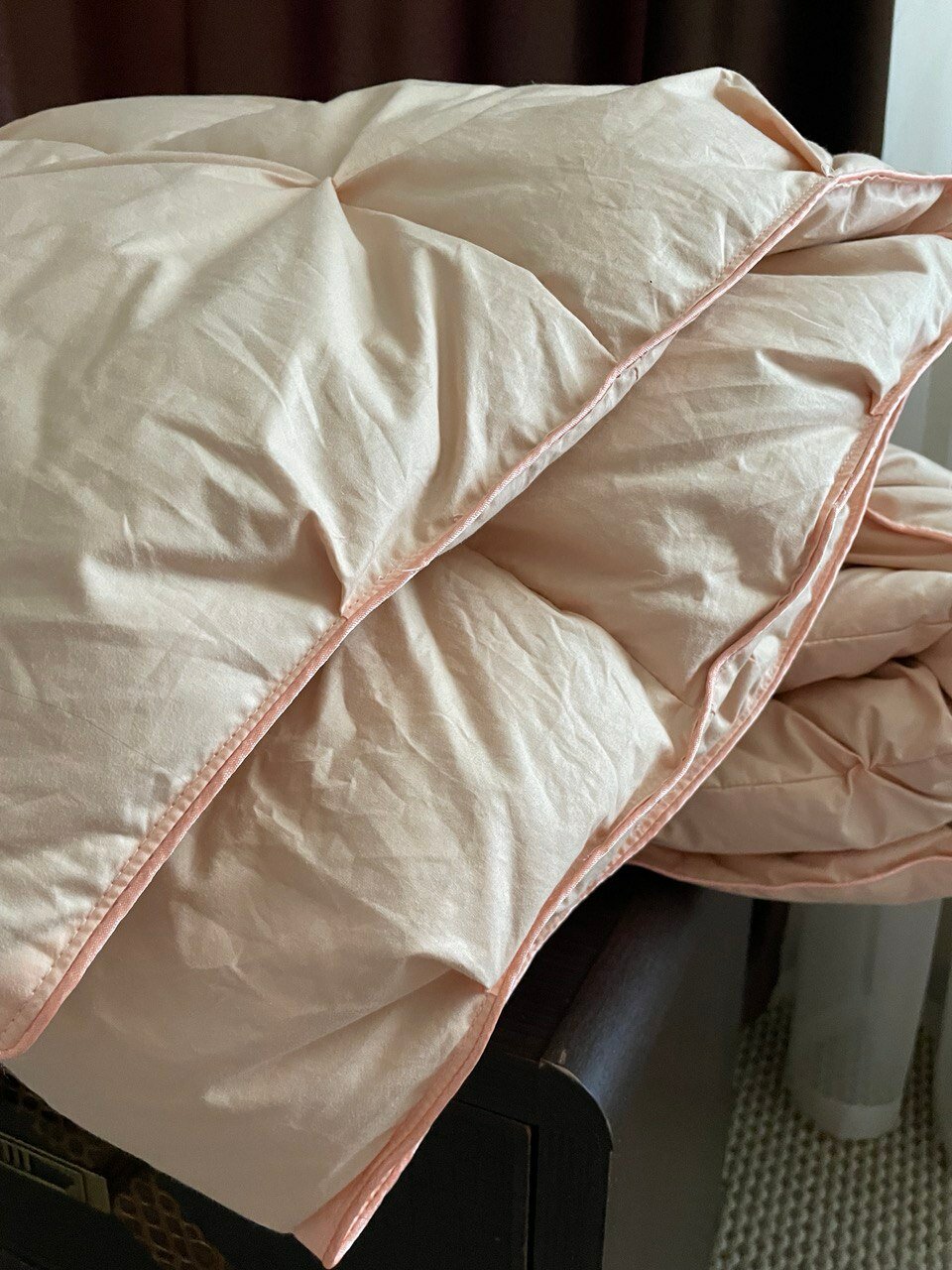 Одеяло пуховое 1.5 спальное, 140х205. Наполнитель: отборный 100% гусиный пух.