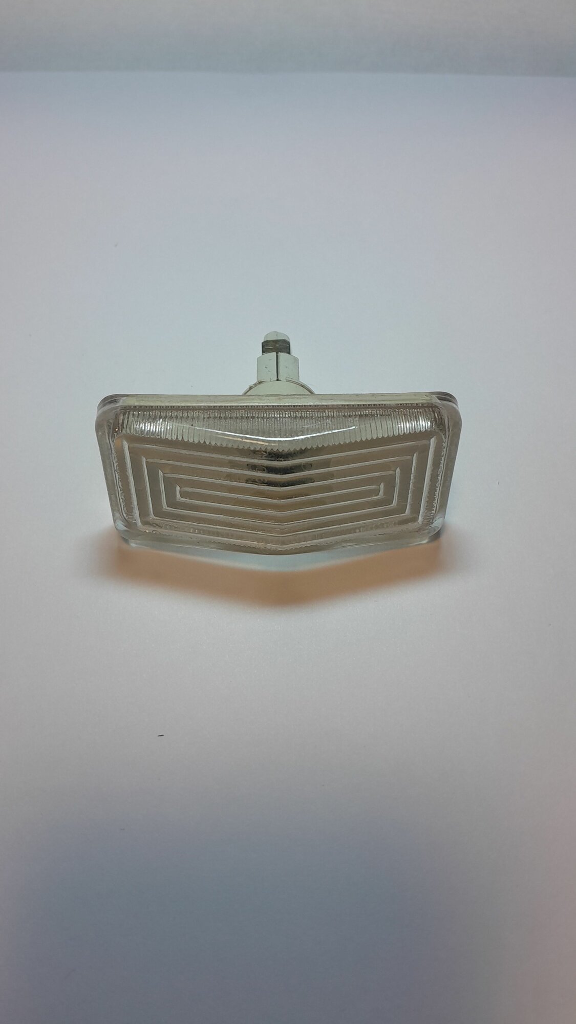 Повторитель поворота белый ВАЗ 21050372601003 , 21050-3726010-03 для автомобилей ВАЗ 2104 , 2105 , 2107 и автомобилей ГАЗ 3102 , 31029 , 3110 .