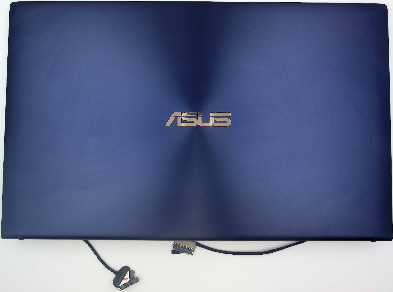 Экран ASUS UX534FTC с дефектом