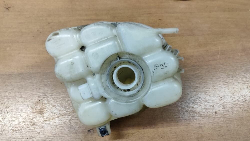 Бачок расширительный VW Touareg 7P