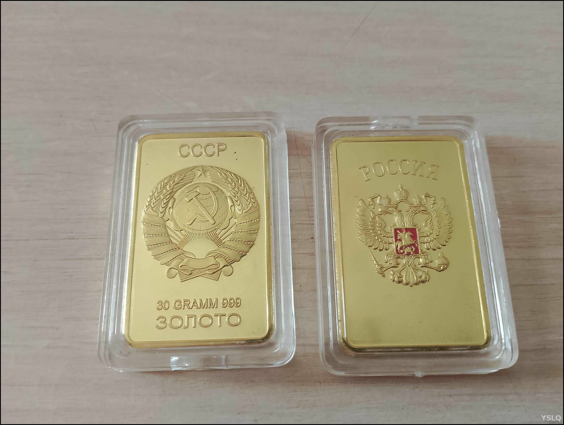 Коллекционная сувенирная памятная монета "Золотой слиток СССР/Россия" с государственной символикой в индивидуальном футл — фото 1