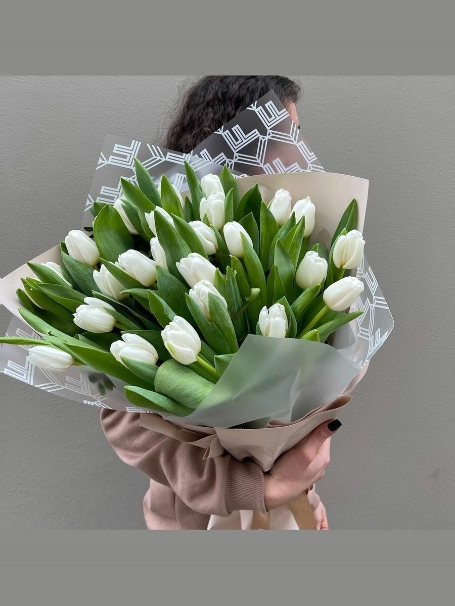 Букет из 25 белых тюльпанов