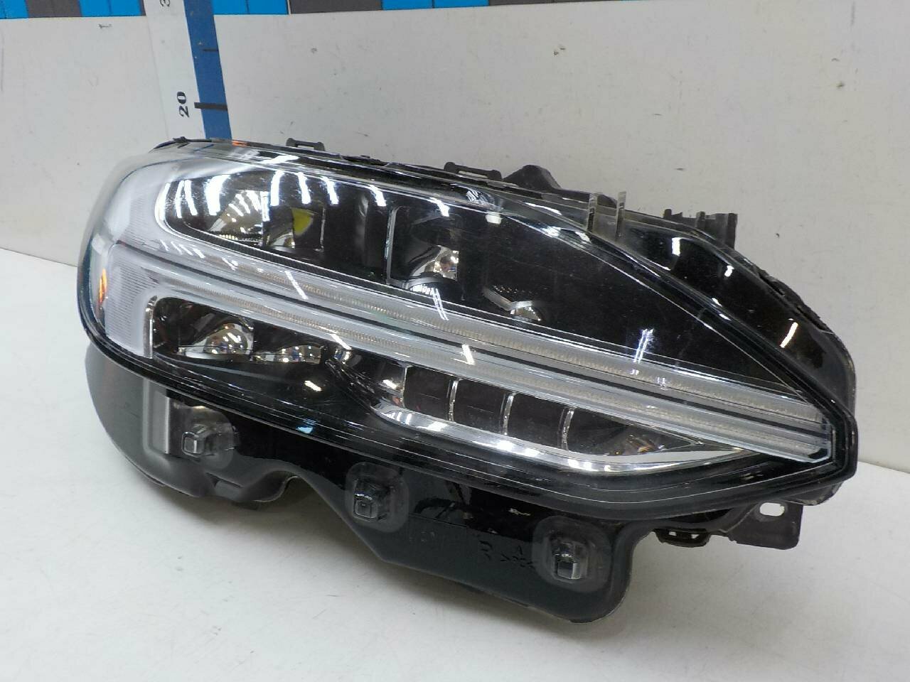 Фара, правый VOLVO