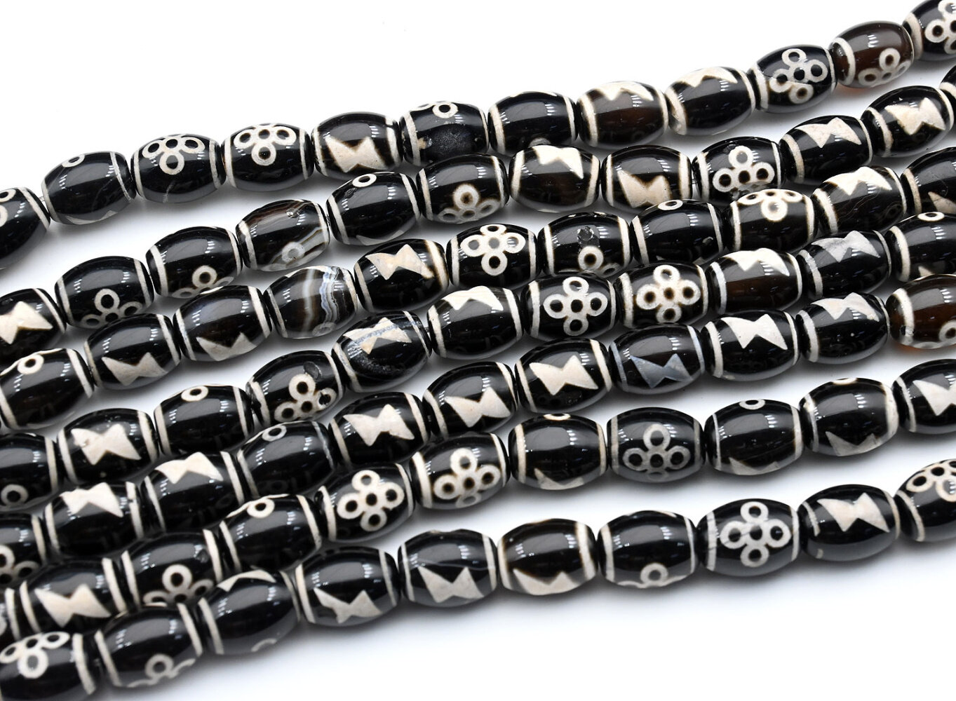 Бусины Дзи "Пять глаз с молнией" из агата бочонок 10*14мм, 34см, 25 бусин .