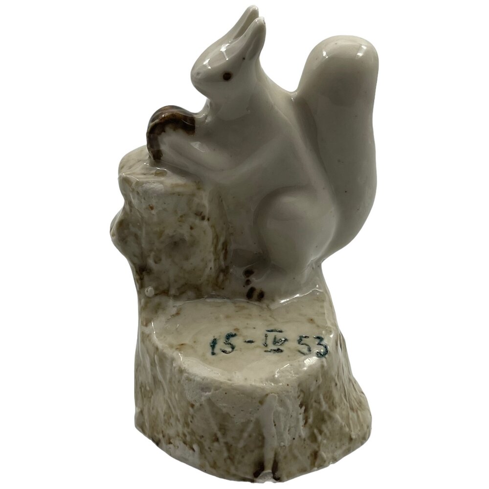 Фаянсовая статуэтка "Белка с орешком", 1950-1953 гг, Каменнобродский фаянсовый завод, СССР
