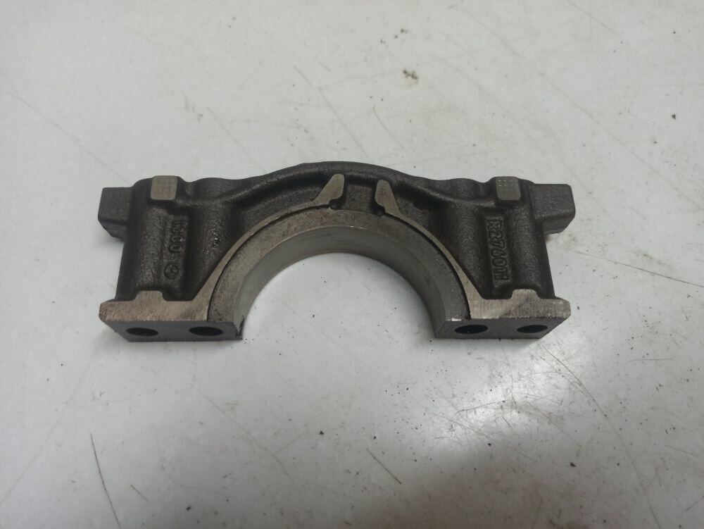 Крышка бугель коленвала Mercedes GL GLS X166 M276 R276011