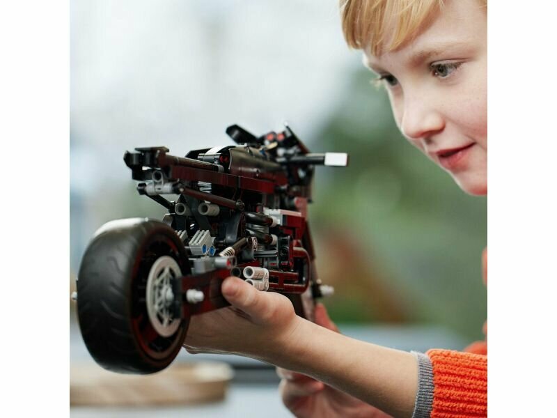 Конструктор LEGO Technic 42155 Бэтцикл — фото 1