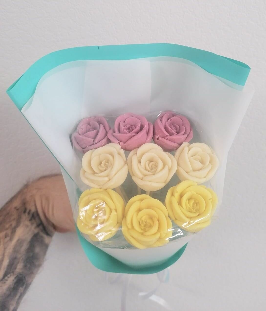 Сладкий букет из 9 шоколадных роз ТД НебыковА в подарок на 8 марта, 1 сентября