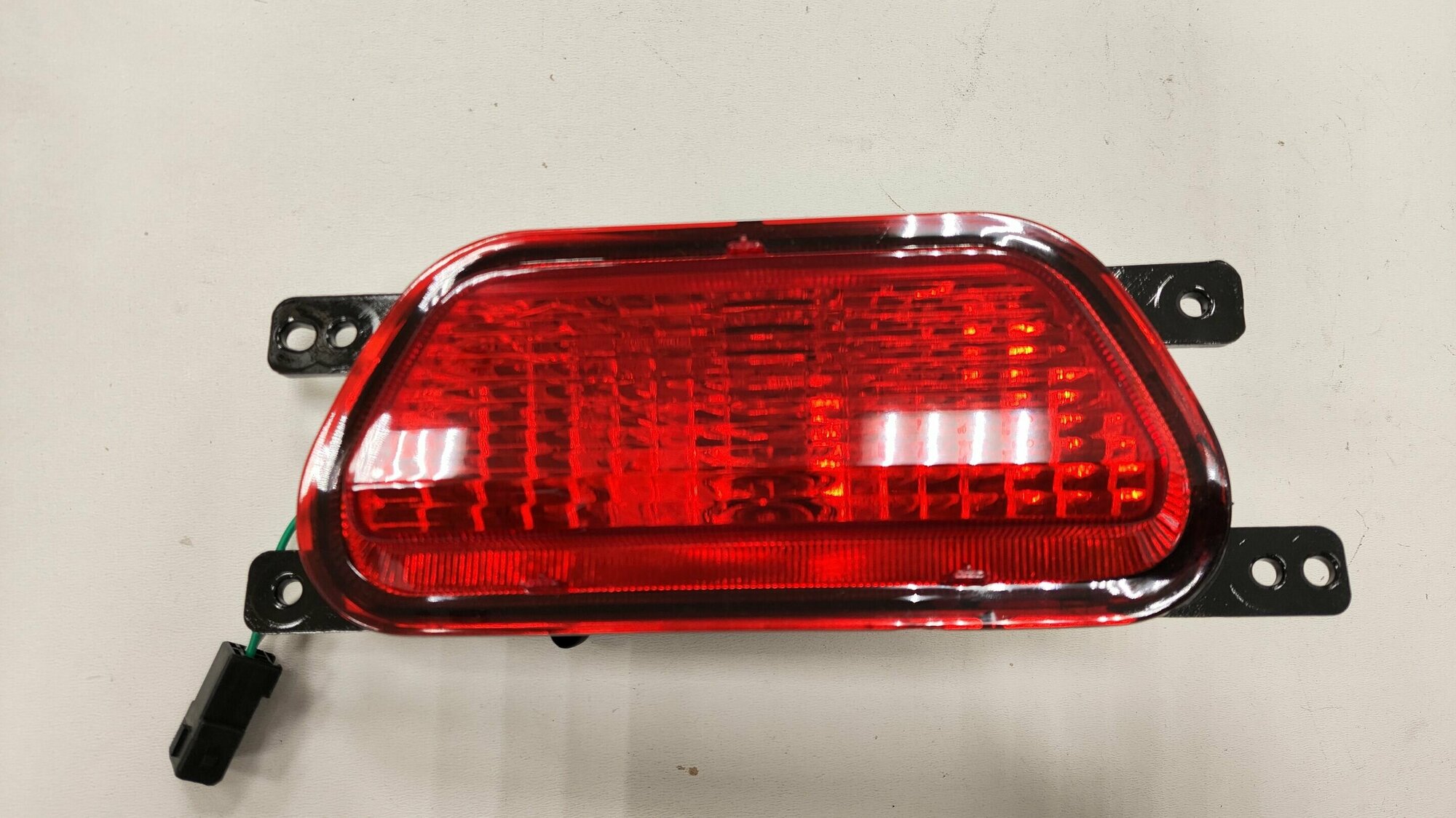 Фонарь противотуманный задний центральный Geely Emgrand X7 NL4 (2019+) [1.8 16V 5MT внедорожник] 1017029681