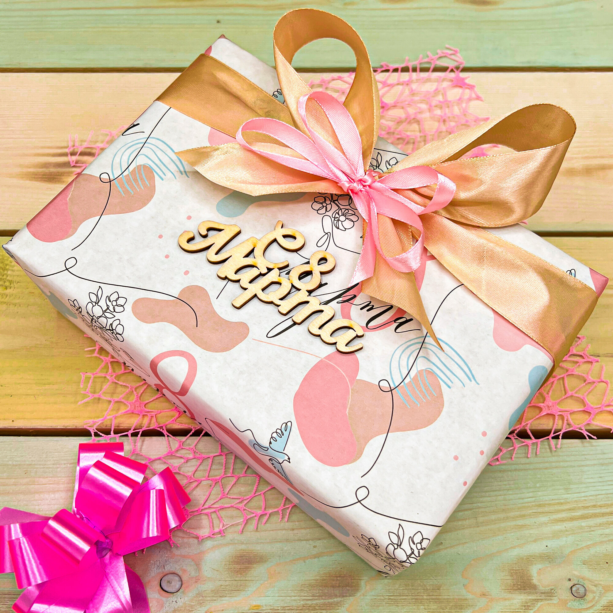 Подарочный набор на 8 марта девушке Нежные грёзы: 5 видов чая и сладости