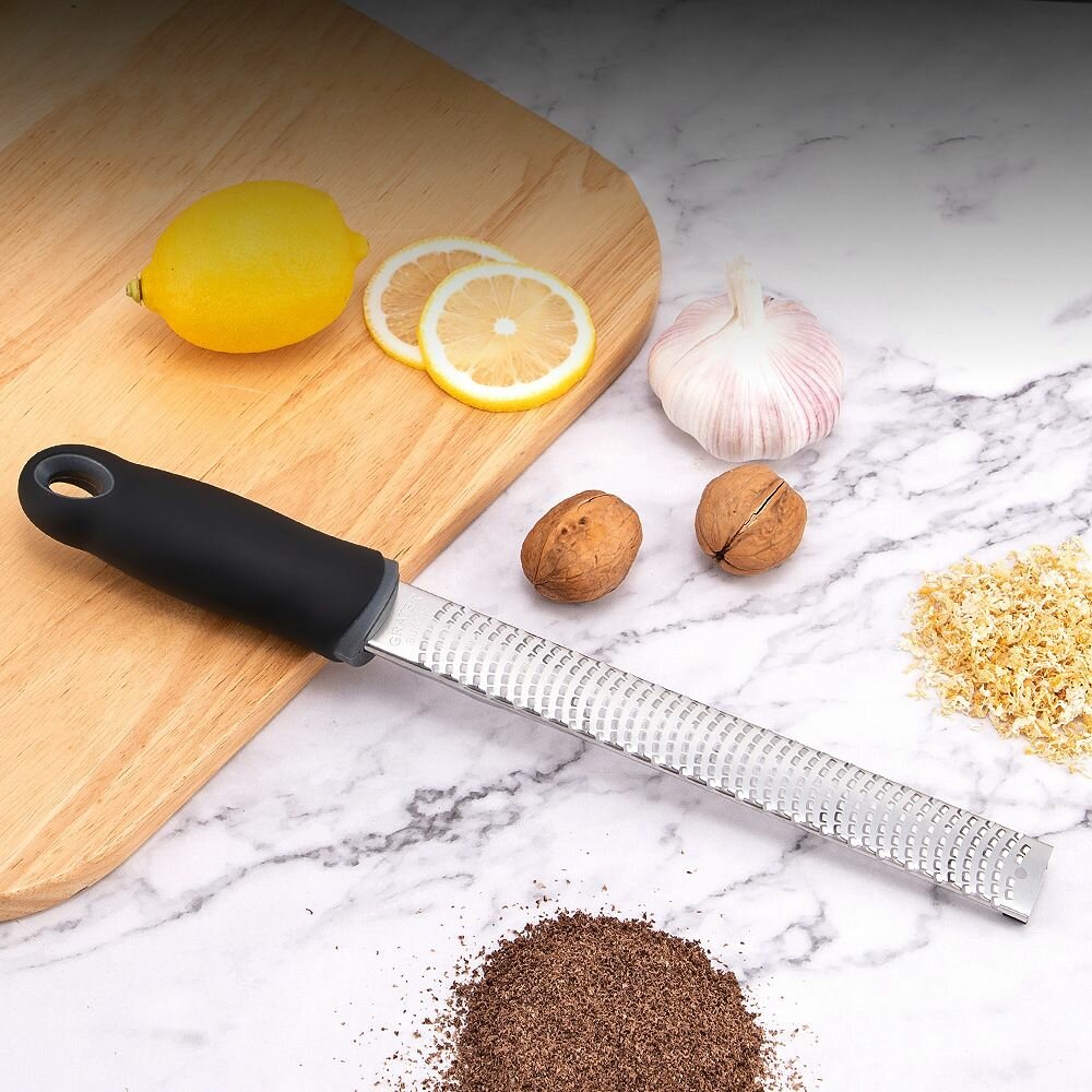 Длинная мелкая терка для цедры, овощей, сыра, шоколада, имбиря, чеснока, орехов / Маленькая терка универсальная из нержавеющей стали с ручкой / черная ручка