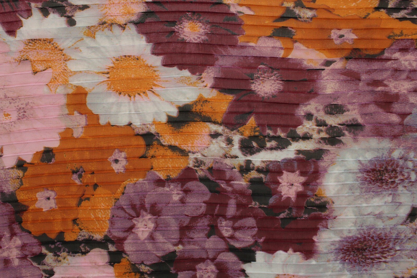 Ткань Шифон плиссе лилово-оранжевые цветы, ш145см, 0,5 м