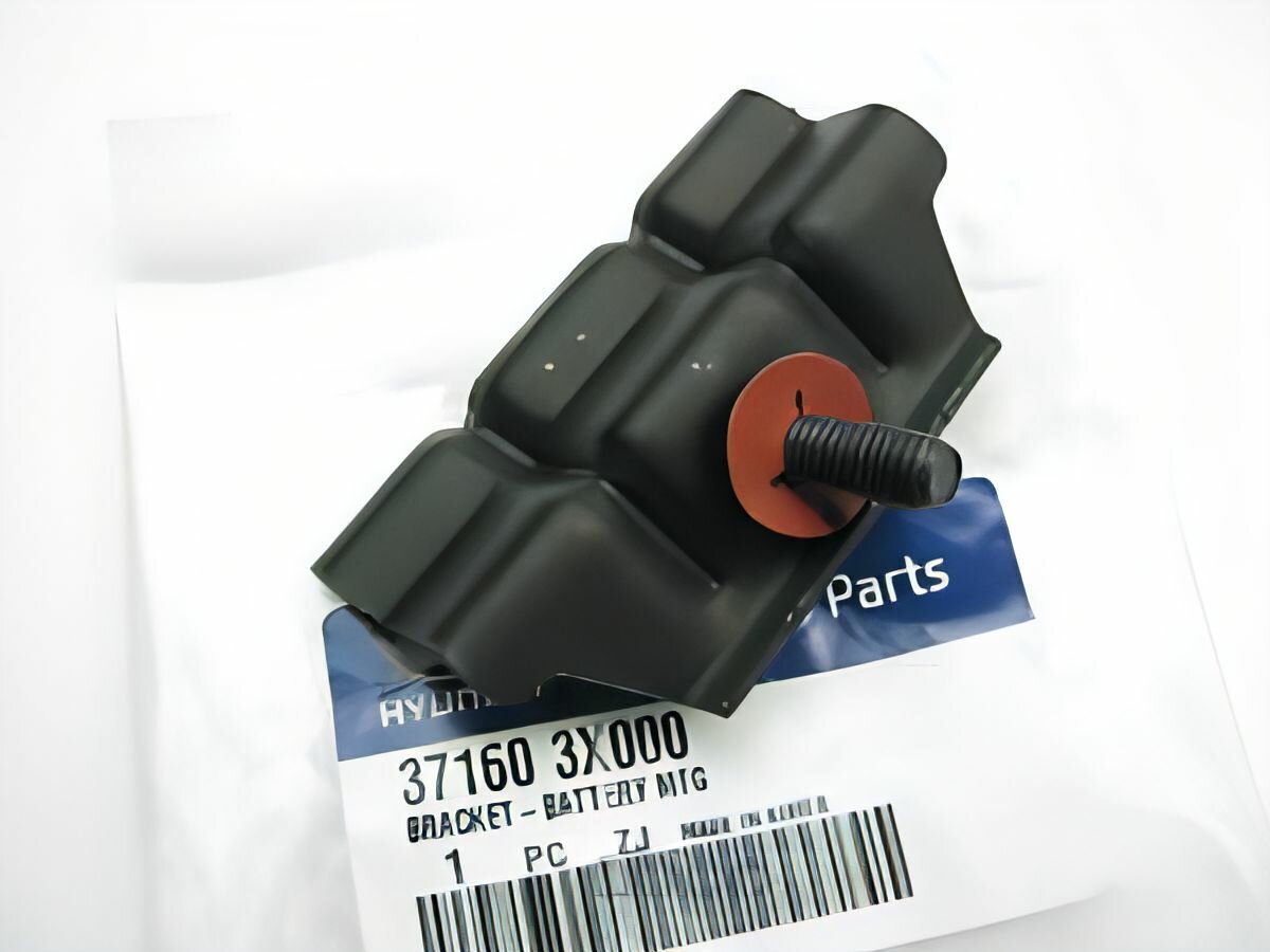 Опорная планка поддона аккумулятора с крепежным болтом в сборе / арт. 371603X000 / бренд MOBIS