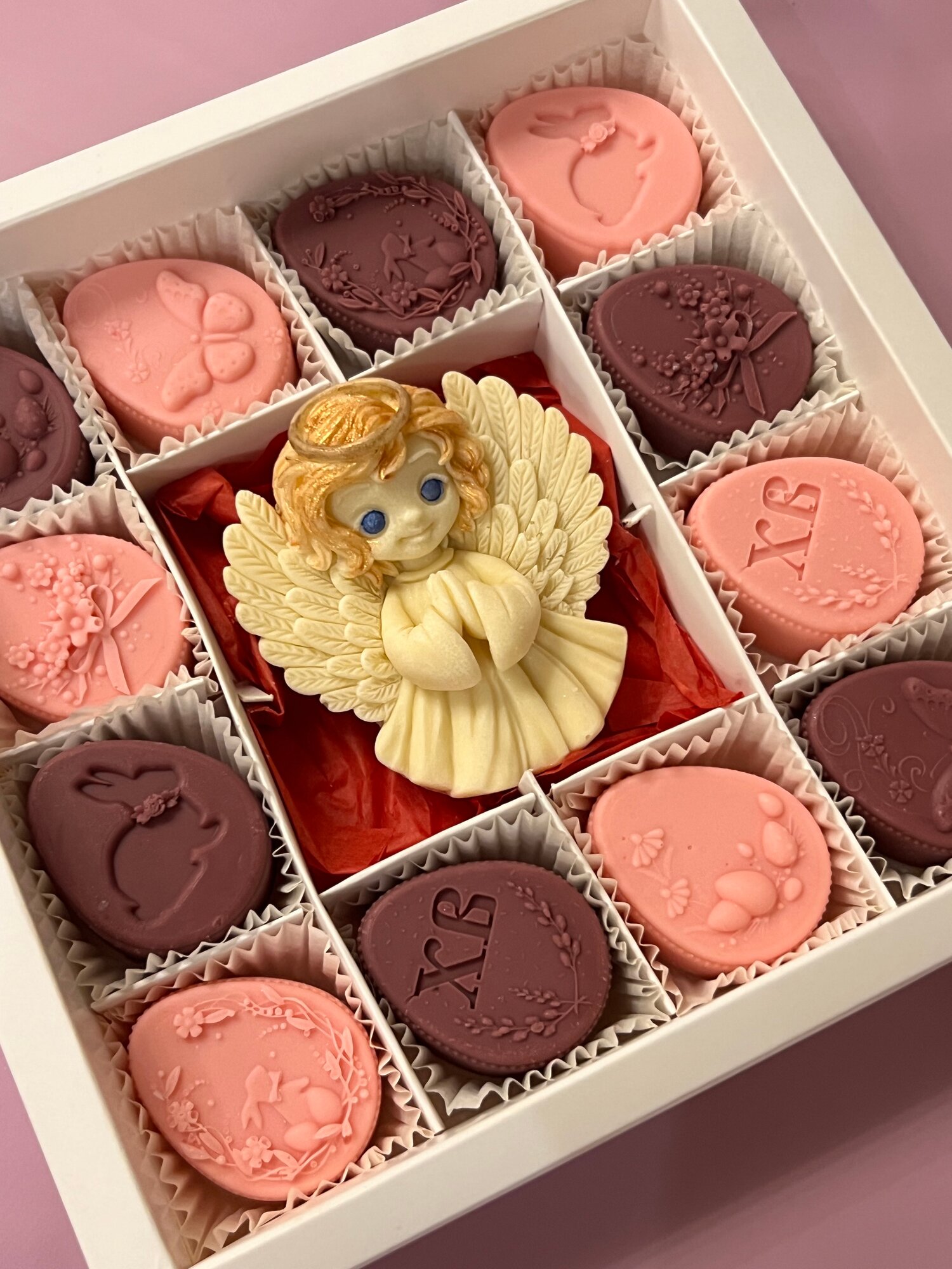 Шоколадные яйца "Набор №66- 12 яйц и ангел" , белый шоколад, ручная работа