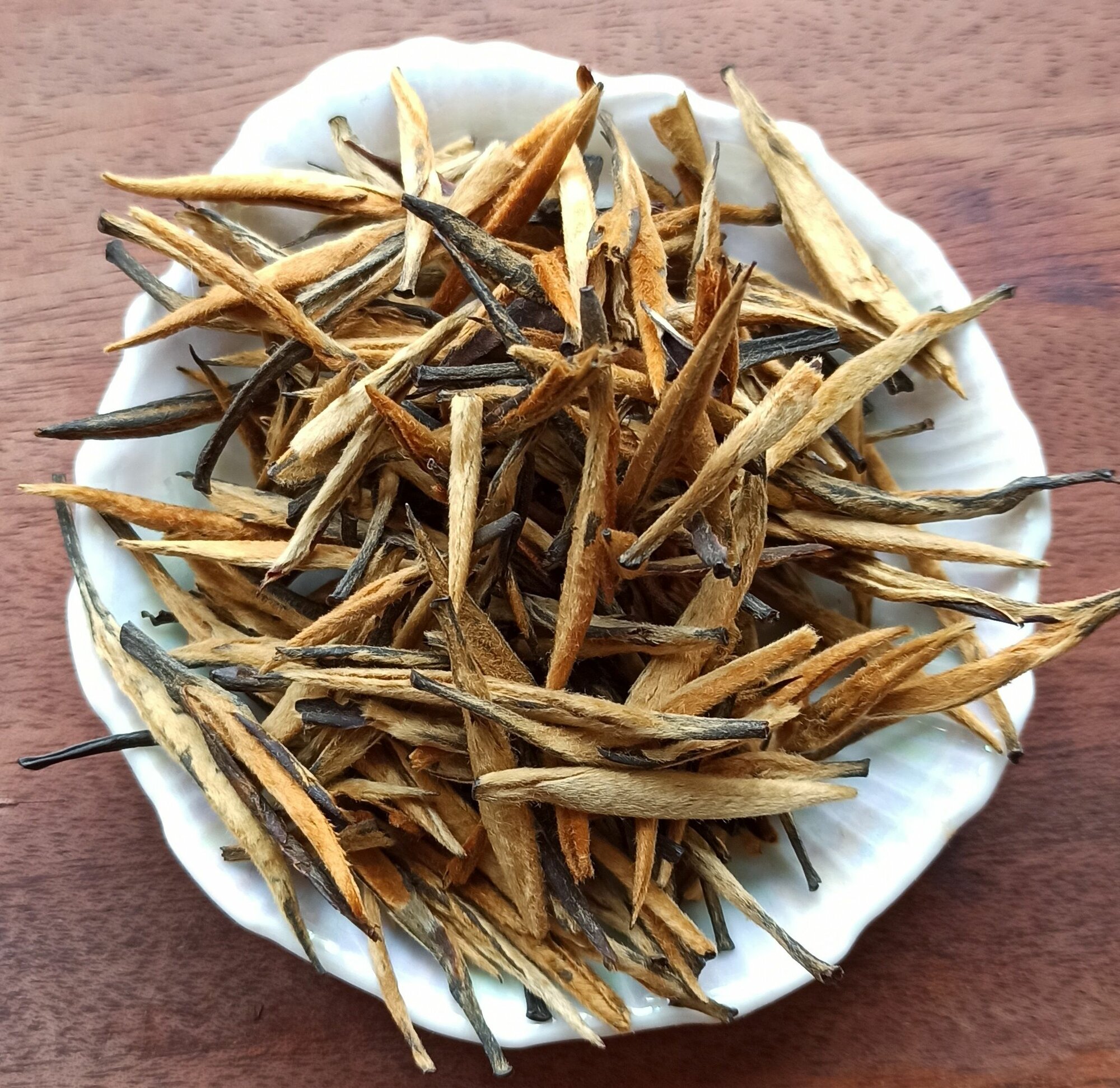 Чай Дзинь Я Дянь Хун - Золотой бутон с ворсом - Элитный красный чай. Свежий, ароматный, бодрящий. 50 грамм.