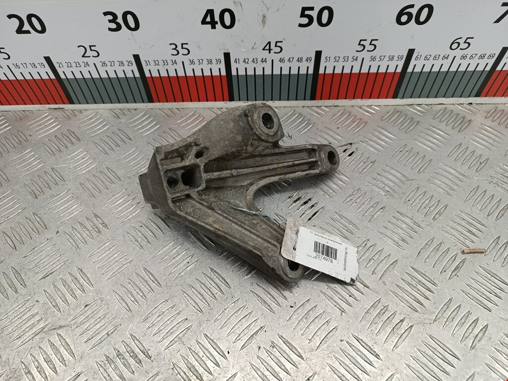 Кронштейн (крепление лапа траверса) кпп Ford C-MAX 1 арт. 2074978