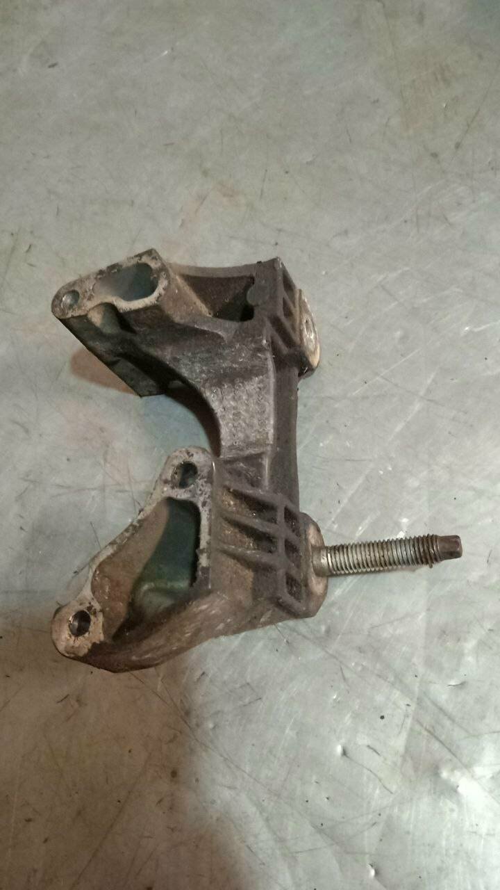 Кронштейн двигателя Ford Transit Connect 2009 669Q6030AB