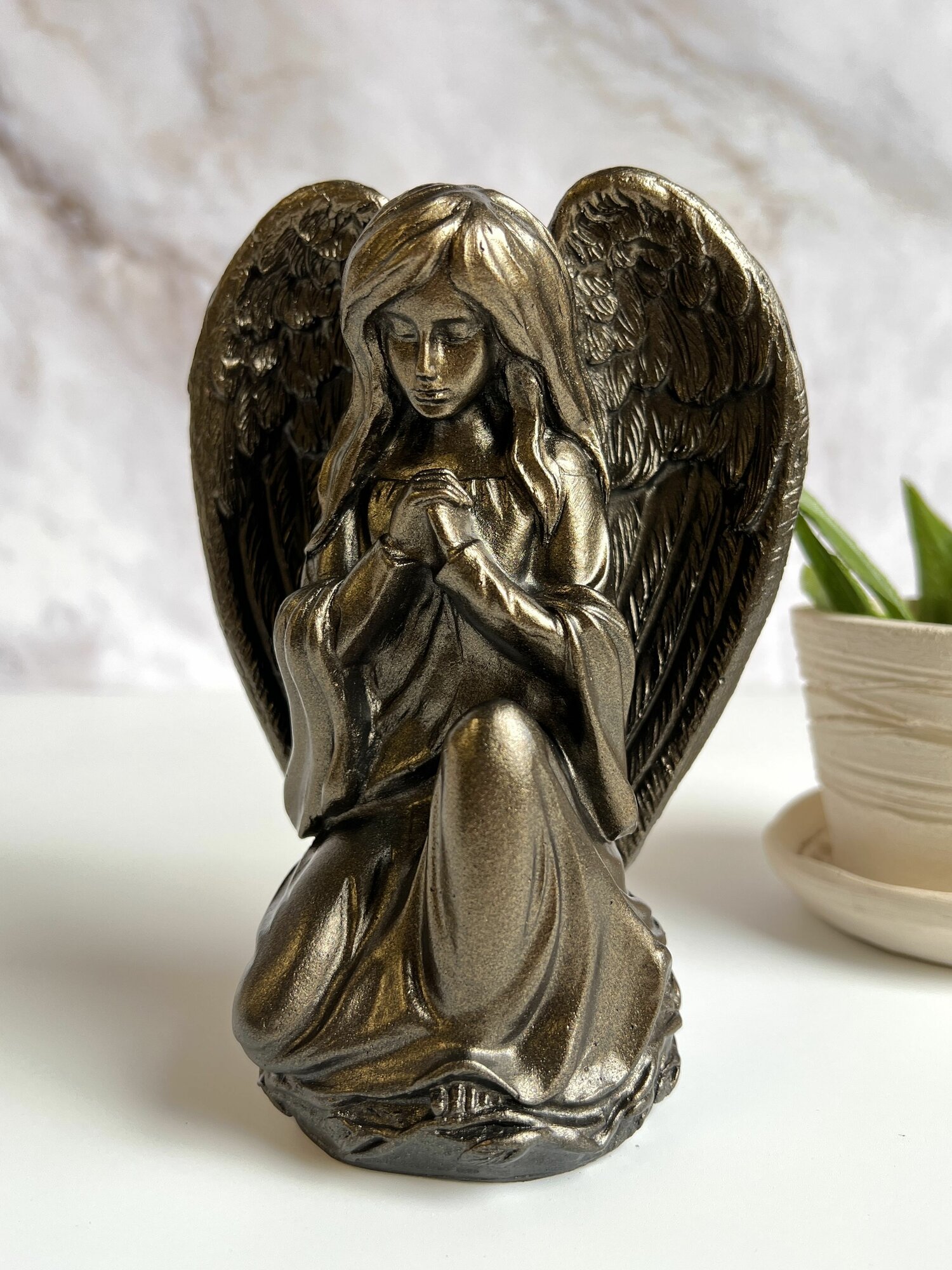 Статуэтка печальный ангел. Цвет бронзовый. Гипс