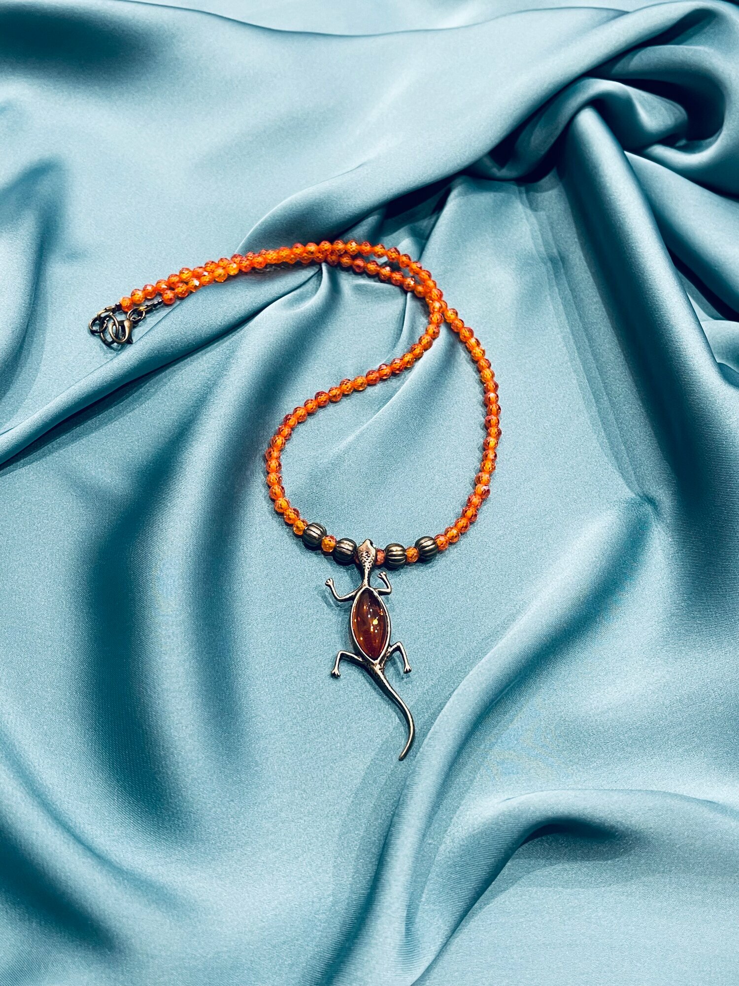 Колье, янтарь синтетический