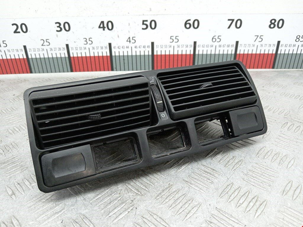 Дефлектор обдува салона Volkswagen Golf 4 1J0819728F арт. 2157869