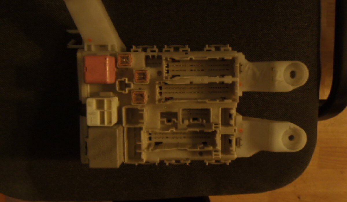 Блок предохранителей Auris (E15) Toyota 8273002150A
