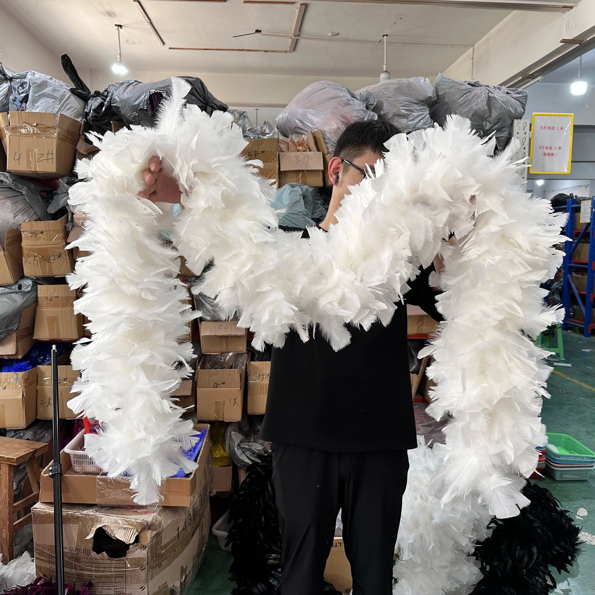 Желтый пушистый перьевой боа White