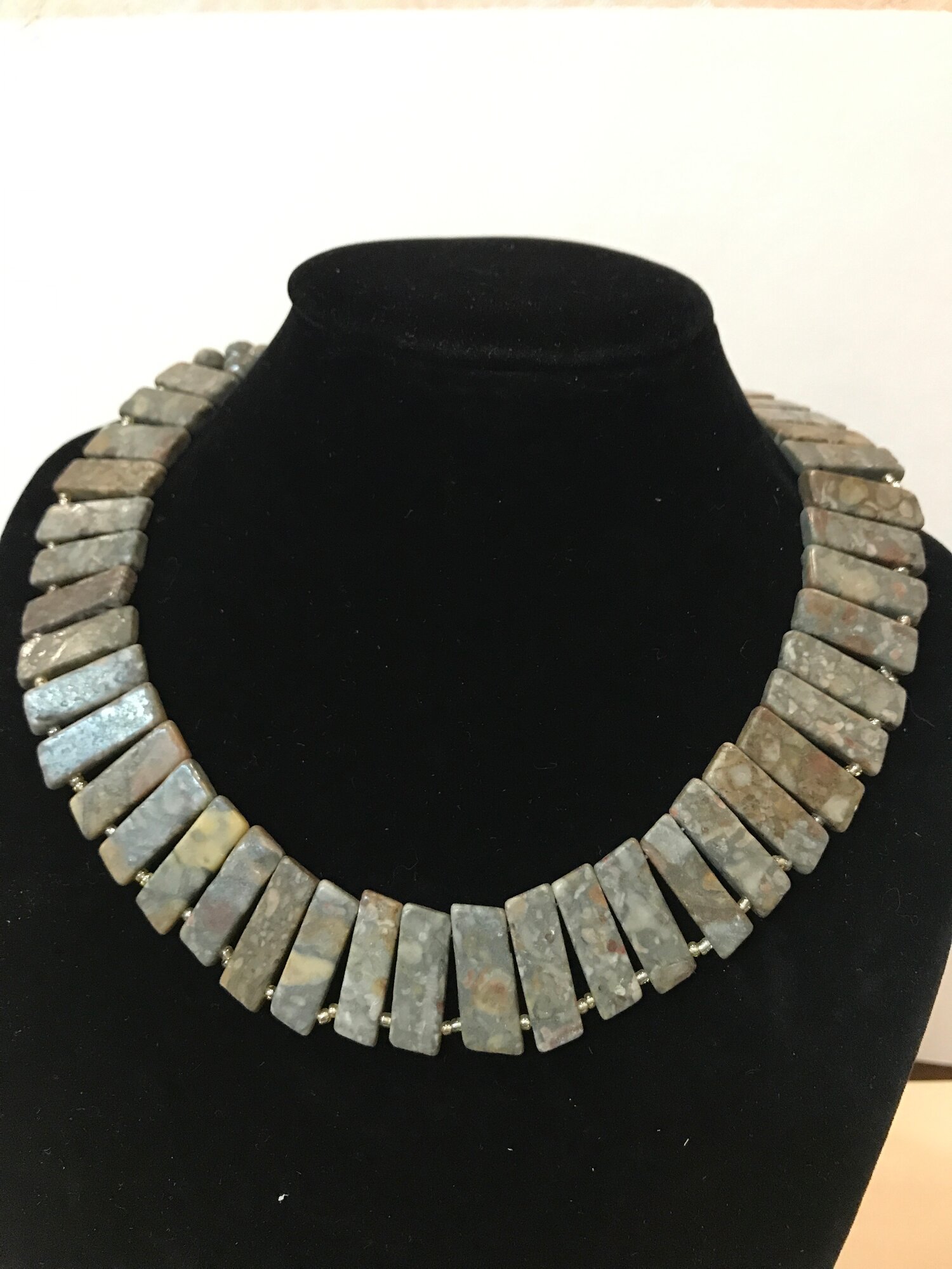 Колье, яшма