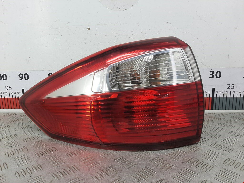 Фонарь задний левый Ford C-MAX 2 AM5113405BE арт. 2214621