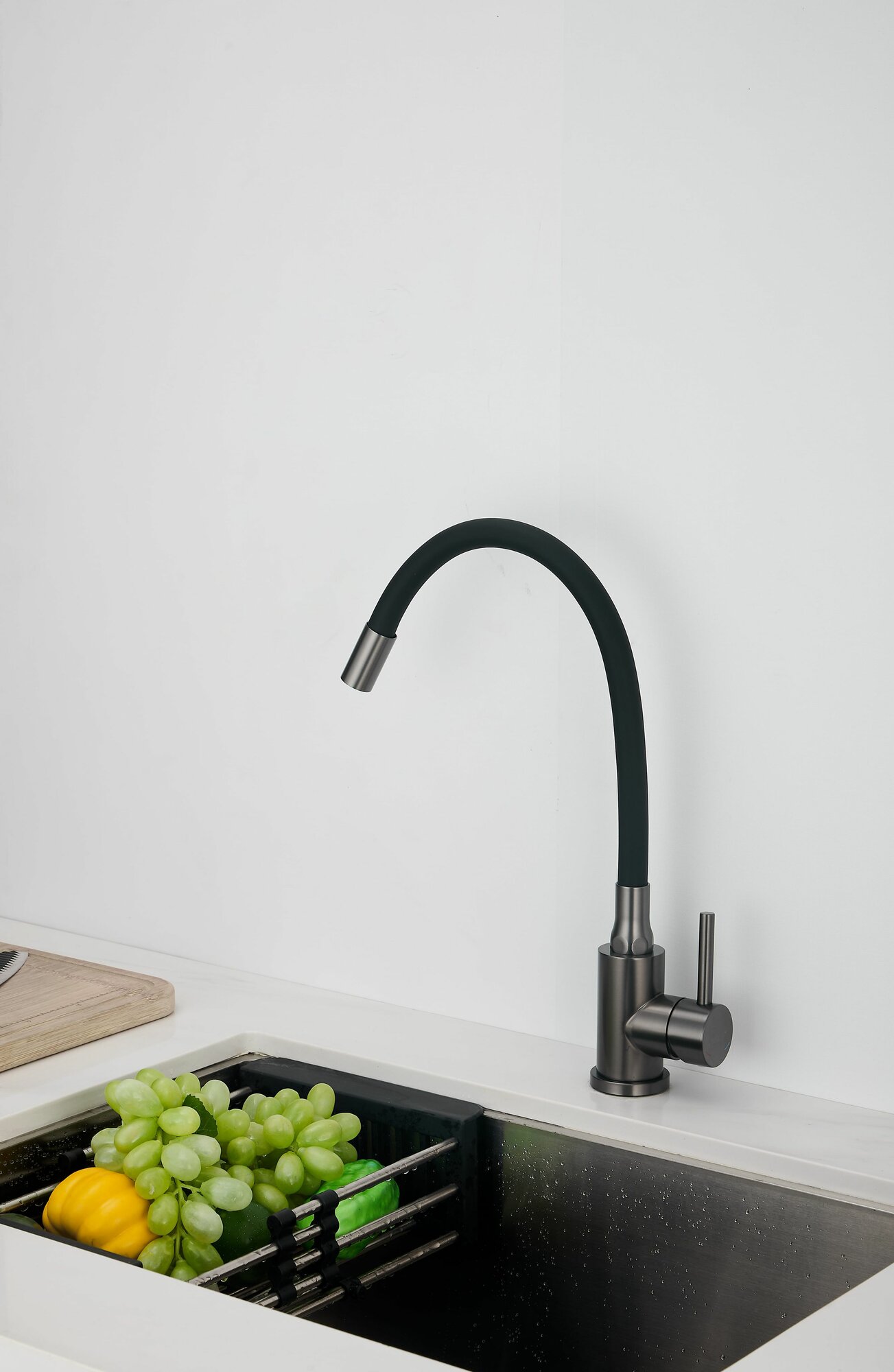 Смеситель для кухни с гибким изливом, кран из нержавеющей стали на мойку B73810-3 BELZ