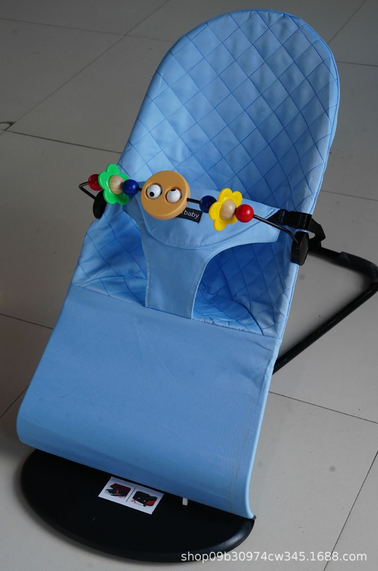 Шезлонг детский с игрушкой цвет серый Детское кресло-качалка