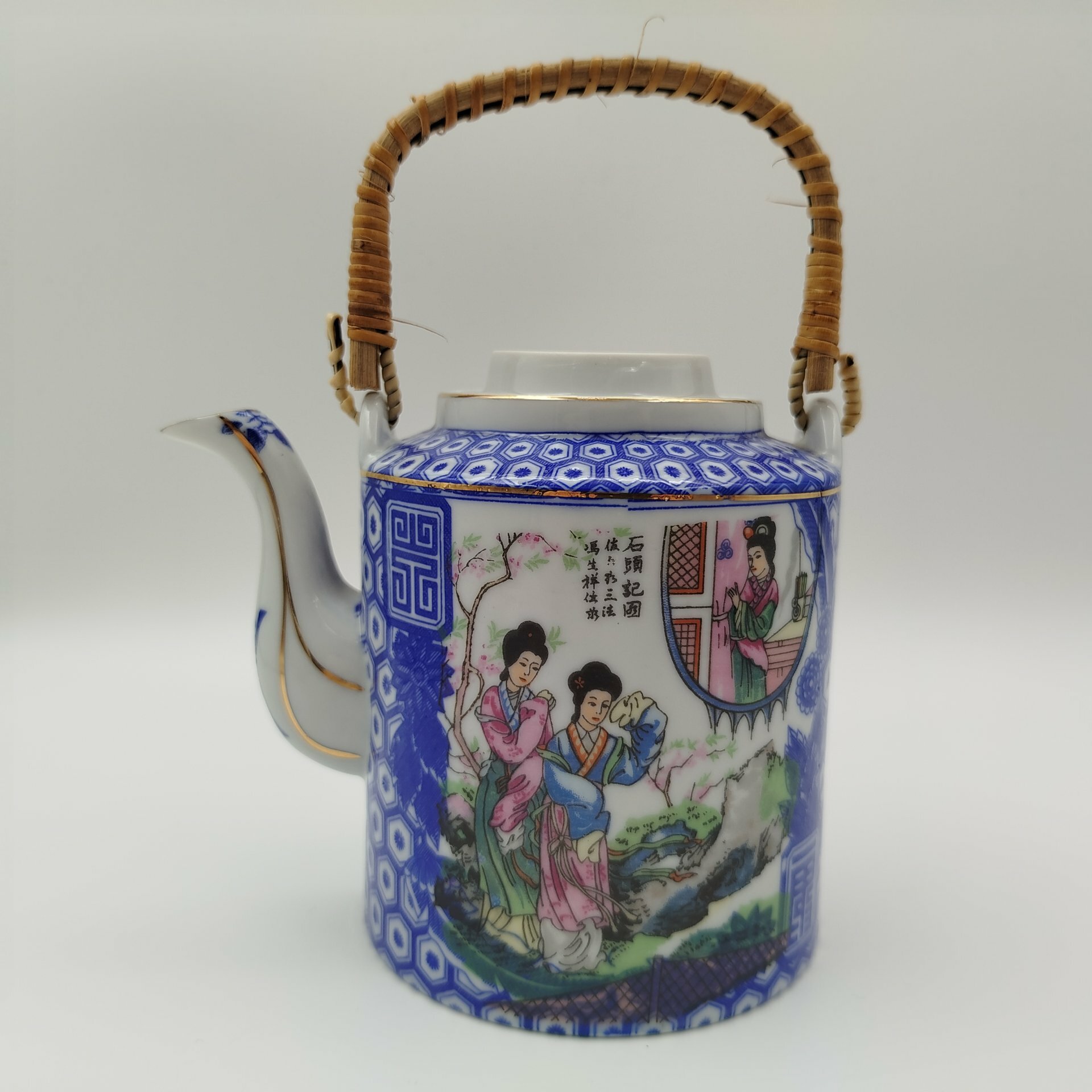 Чайник заварочный с изображением трех красавиц, фарфор, деколь, Азия, 1980-2000 гг.